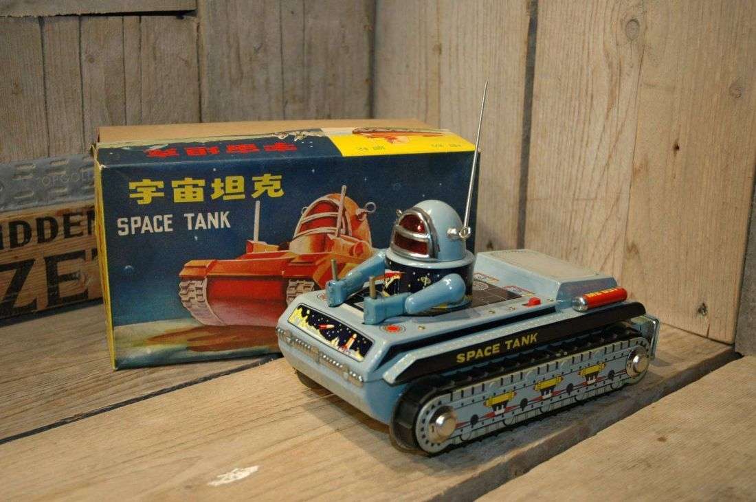 China - Space Tank Blue variation - Vintage Spacetoys