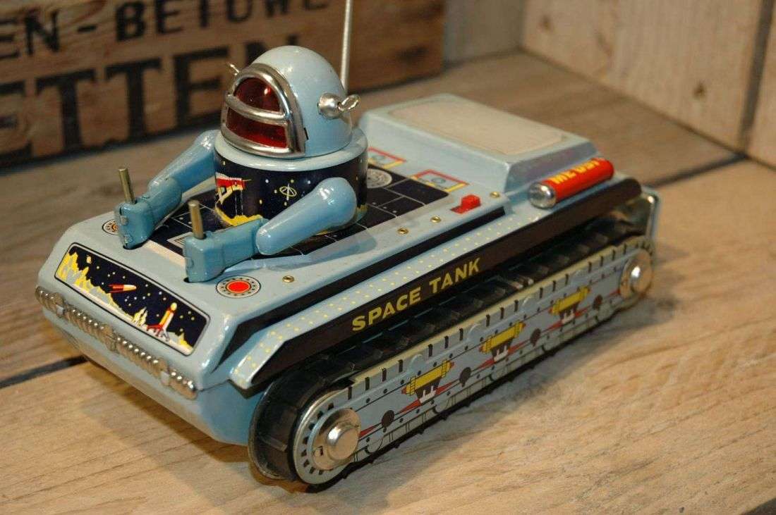 China - Space Tank Blue variation - Vintage Spacetoys