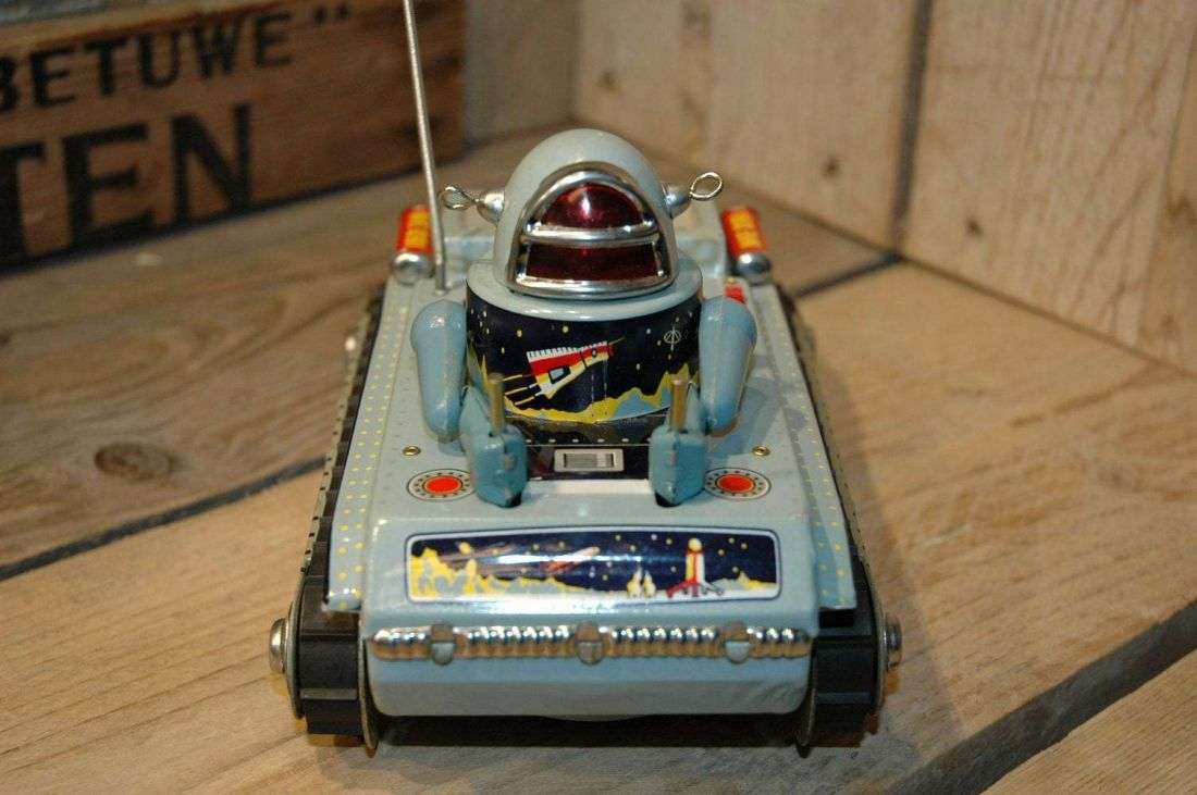 China - Space Tank Blue variation - Vintage Spacetoys