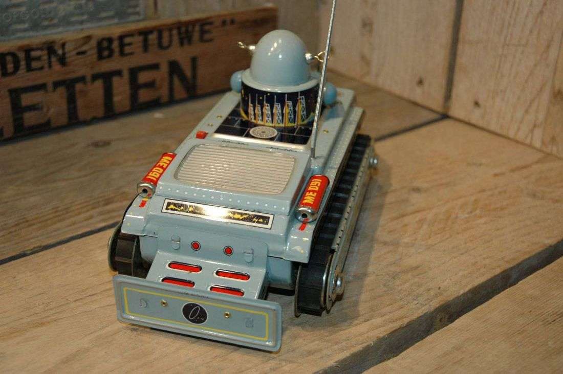 China - Space Tank Blue variation - Vintage Spacetoys