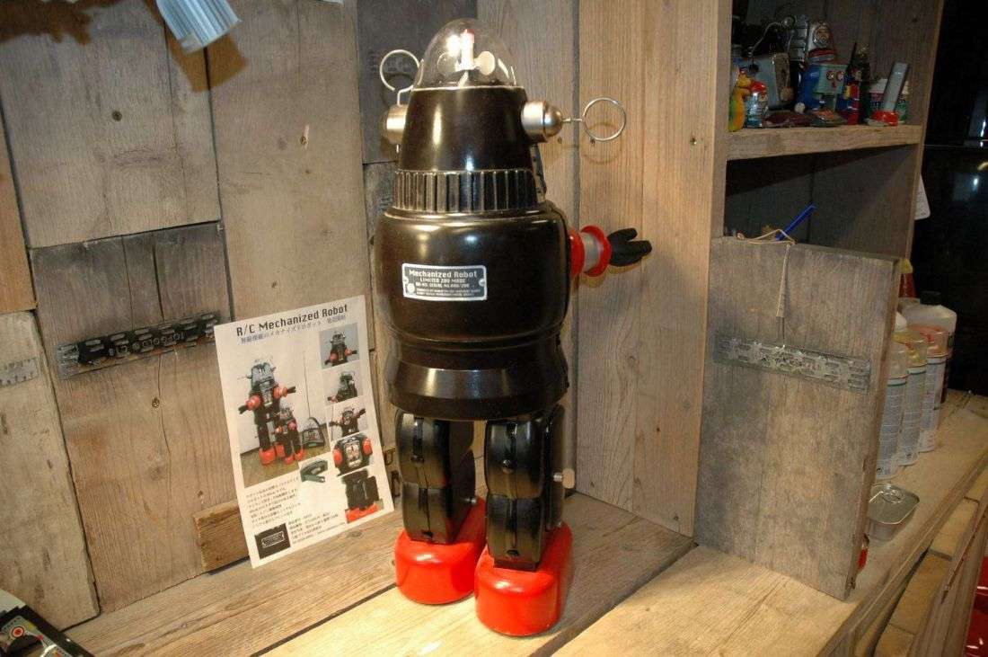 Metal House - RC Mechanized Robby Robot / Prototype - Vintage Spacetoys