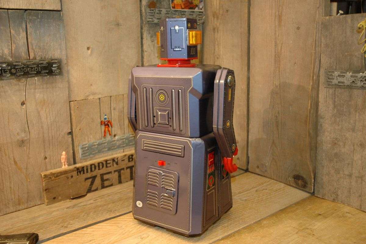 Modern Toys - Target Robot - Vintage Spacetoys